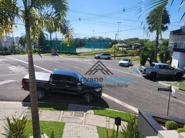Sobrado com 4 dormitórios à venda, 430 m² por R$ 2.499.999,00 Condomínio Residencial Parque Esplan