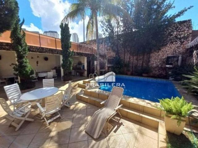 Sobrado com 4 dormitórios à venda, 512 m² por R$ 2.000.000,00 Setor Nova Suiça Goiânia/GO