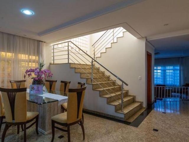 Sobrado com 4 dormitórios à venda, 574 m² por R$ 2.800.000,00 Jardim Itatiaia 1 Londrina/PR