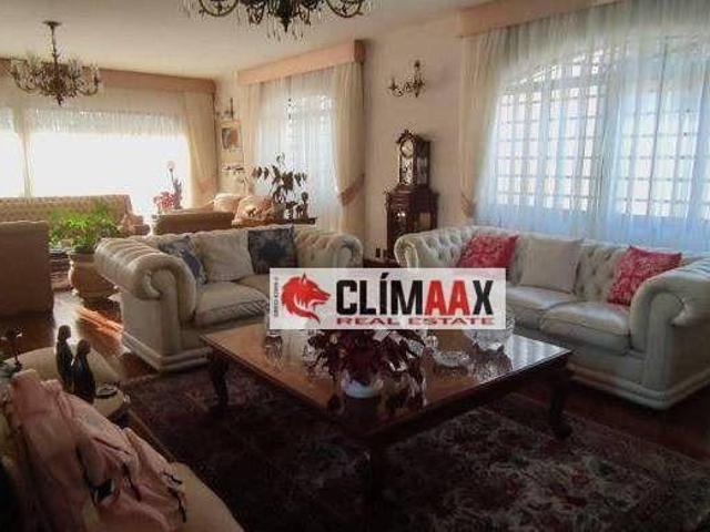 Sobrado em Alto da Lapa com 574m², 4 dorm. e 544m² de terreno Zona Oeste SP