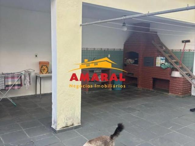 Sobrado com 4 dormitórios de 251M