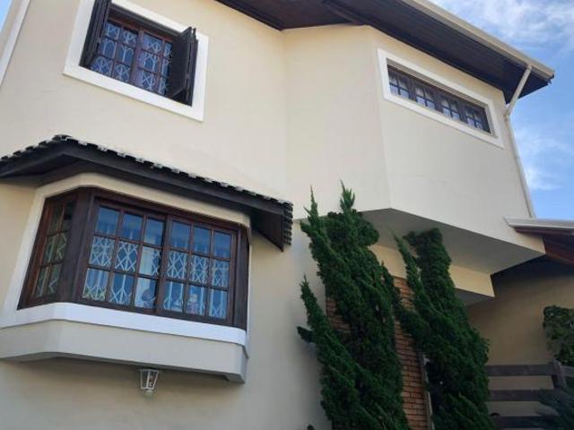 Sobrado com 4 dormitórios e piscina à venda no bairro de Vila Galvão, Guarulhos, SP