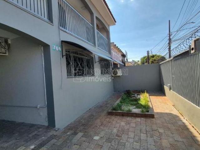 Sobrado com 4 Dormitorios e Piscina no Jardim Santa Rosa