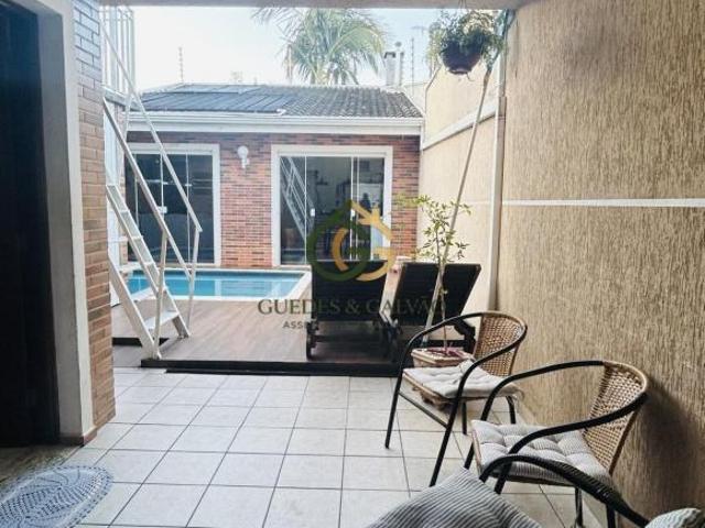 Sobrado com 4 dormitórios, Piscina Aquecida e Espa