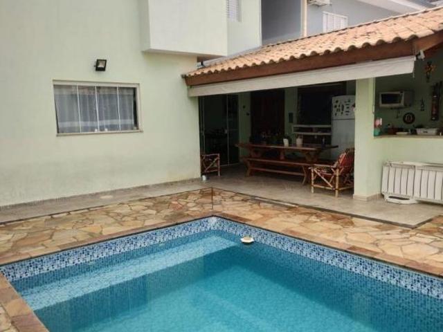 Sobrado com 4 Dormitórios, Piscina e Área Gourmet à Venda no Villa dos Inglezes