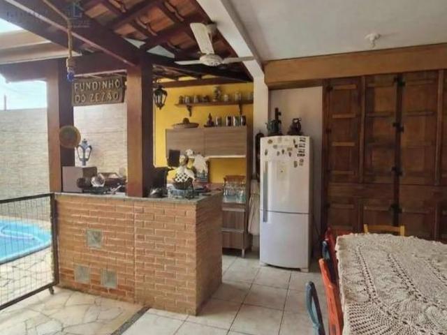 Sobrado com 4 Dormitórios, Suítes com Closet e Piscina