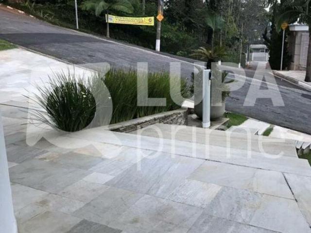 Sobrado com 4 dormitórios sendo suítes á venda no Jardim Ibiratiba