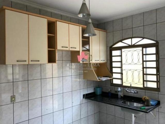 Sobrado com 4 dormitórios sendo uma suíte, 2 banheiros, churrasqueira, sacada e 3 vagas na Penha