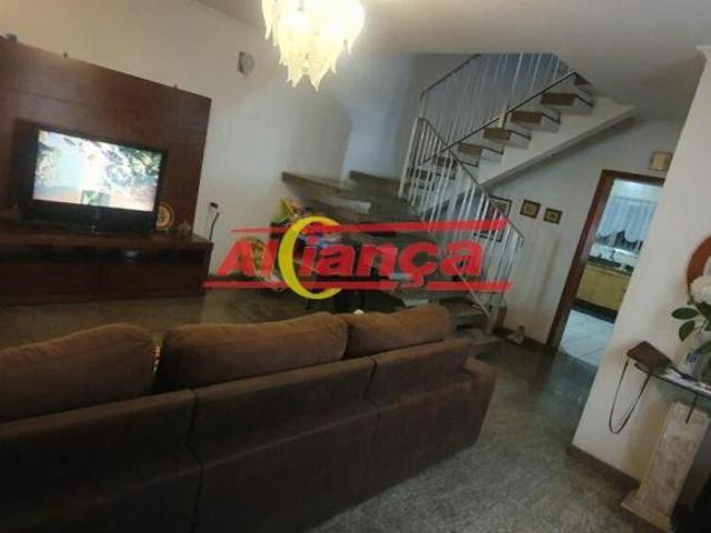 SOBRADO COM 4 DORMITÓRIOS SENDO 1 SUÍTE A VENDA, 125 m²Jardim Munhoz Guarulhos SP