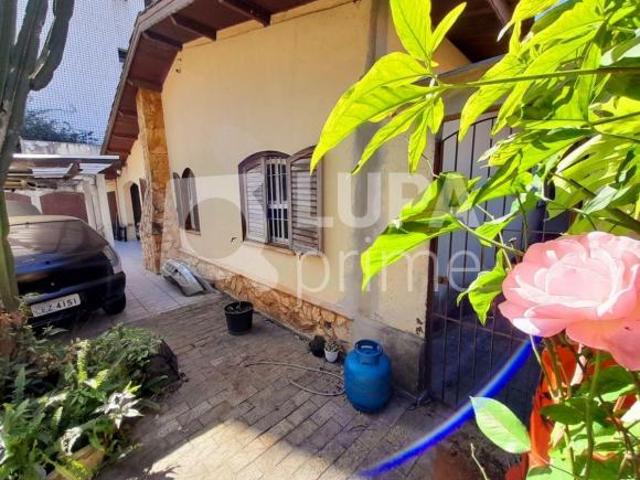 Sobrado com 4 dormitórios sendo 1 suíte á venda no Jardim Paraíso