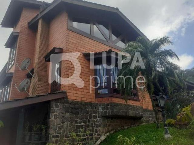Sobrado com 4 dormitórios sendo 2 suítes á venda no Alpes da Cantareira