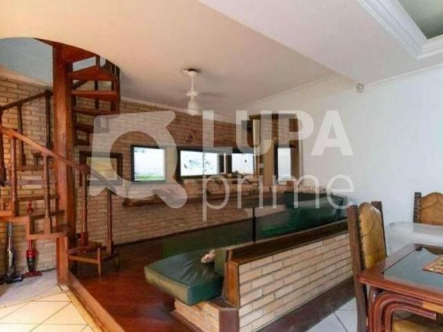 Sobrado com 4 dormitórios sendo 2 suítes á venda na Parada Inglesa