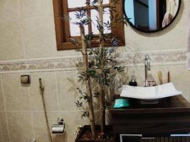 Sobrado com 4 dormitórios sendo 2 suítes e 1 com sacada, à venda 272 m² Vila F