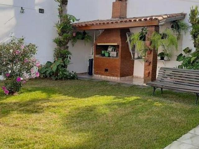 Sobrado com 4 dormitórios, sendo 2 suítes, sala de estar, sala de jantar, sala de TV, FL22