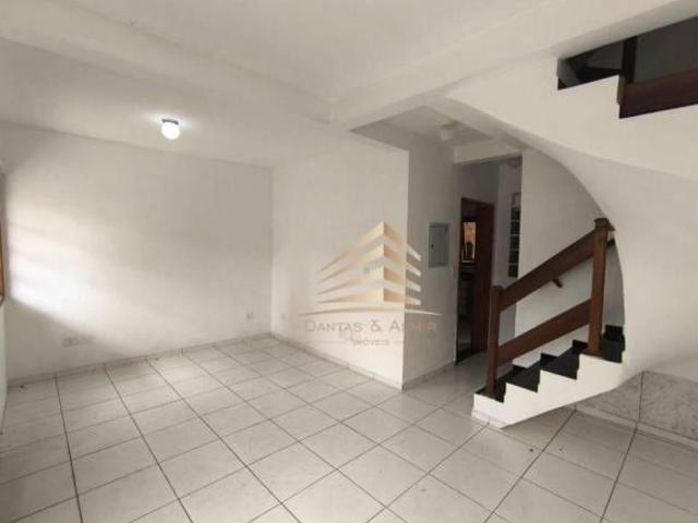 Sobrado com 4 dormitórios sendo 2 suítes, 2 vagas, corredor lateral, à venda, 190 m² por R$ 670.000