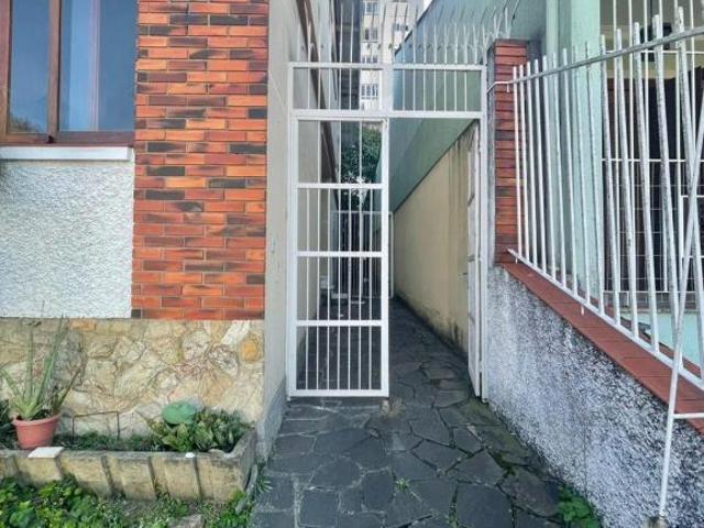 Sobrado Com 4 dormitórios, 1 suíte e 228M² no Bairro Petrópolis Porto Alegre