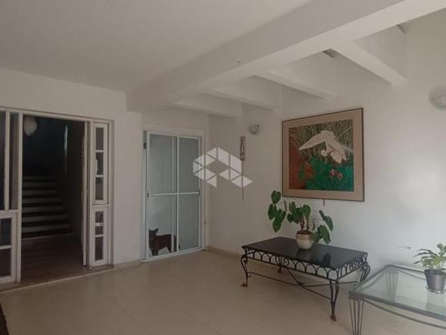 Sobrado com 4 dormitórios, 2 suítes e 3 vagas no Tremembé