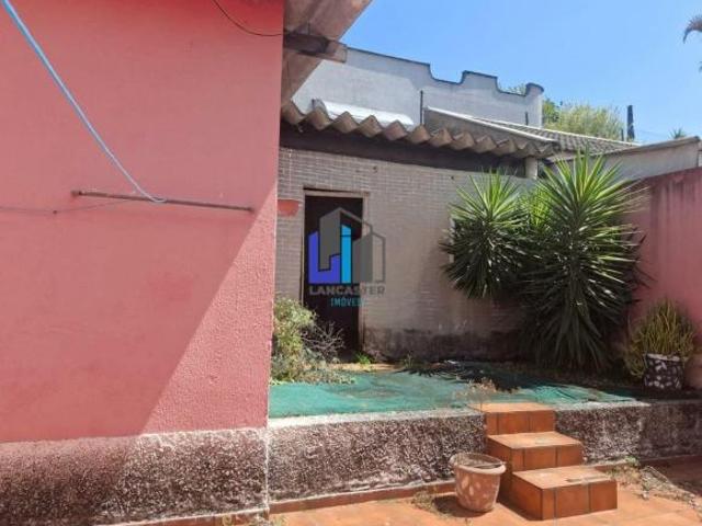 Sobrado com 4 dormitórios, 2 suítes, 4 vagas de garagem, no Campestre