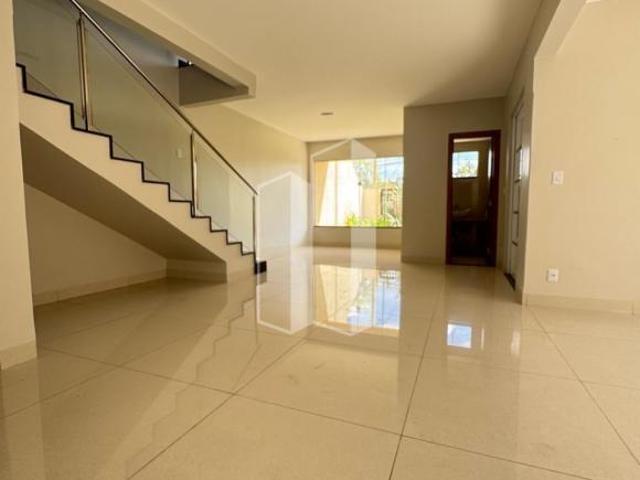Sobrado com 4 Dormitórios, 2 Suítes, 4 Vagas e com 260M² Jardim América