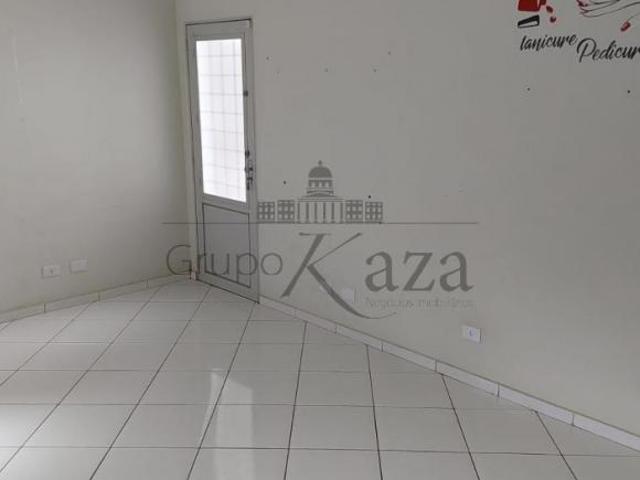 Sobrado com 4 dormitórios, 319 m²