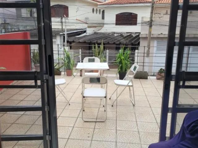 Sobrado com 4 dormitórios, 3 banheiros e 2 vagas