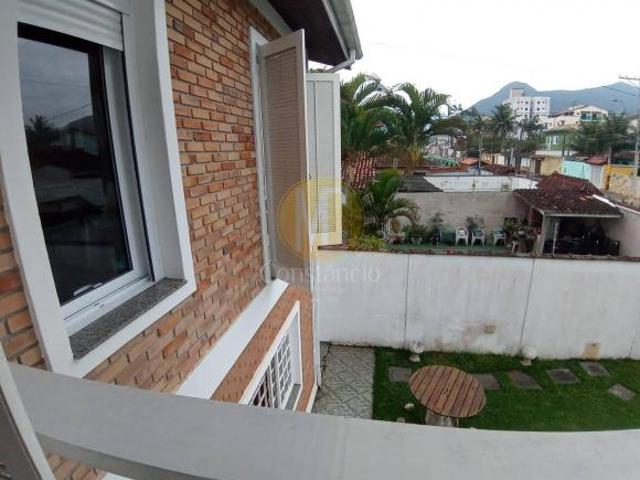 Sobrado com 4 dormitórios, 3 suites, 3 vagas de garagem Martim de Sá