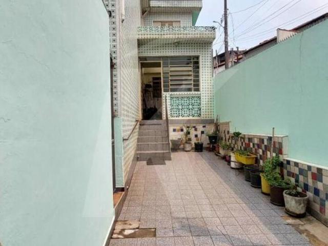 Sobrado com 4 Dormitórios, 3 Vagas, na Vila Nivi