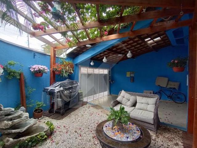 Sobrado com 4 dormitórios, 4 vagas de garagem com 280m2 à venda na Vila Sabrina