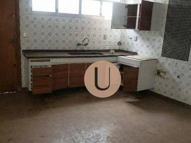 SOBRADO COM 4 DORM 2 SUÍTES, COZINHA, ÁREA GOURMET, PISCINA, QUINTAL, 4 VAGAS. 263 m² NO CENTRO