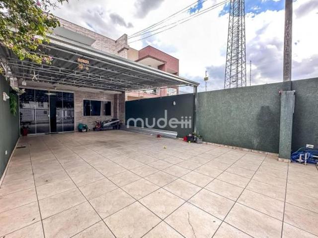 Sobrado com 4 Dormitórios