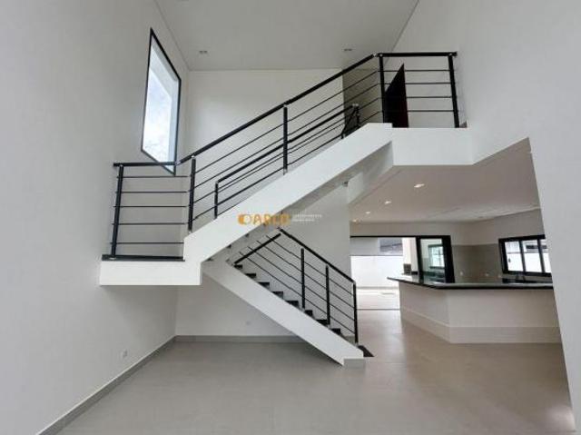 Sobrado com 4 Dorms e 4 Suites Res.Aruanã São José dos Campos SP