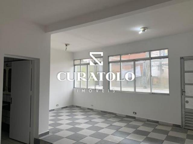 Sobrado com 4 dorms, 3 suítes, quintal, churrasqueira e 6 vagas Aclimação