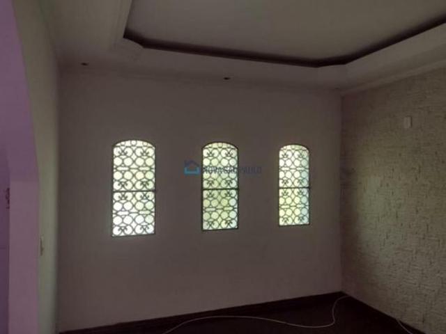 Sobrado com 4 Quartos, 03 suítes e 4 banheiros à Venda, 250 m²