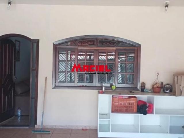 Sobrado com 4 Quartos, 1 Suíte à Venda, 157 m² por R$ 650.000
