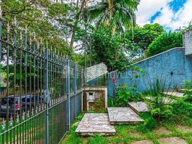 Sobrado com 4 quartos, 735 m²