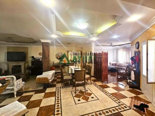 Sobrado com 4 quartos com suítes na Região Sul