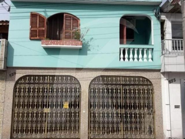 Sobrado com 4 quartos com 2 vagas cobertas no Jardim Brasil