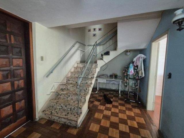 SOBRADO COM 4 QUARTOS Centro