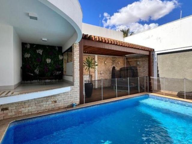 Sobrado com 4 quartos à venda, Bairro Jardim Colina Uberlândia/MG