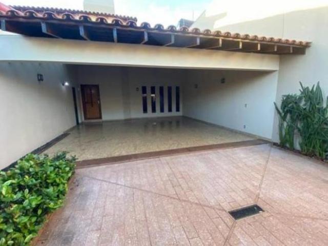 Sobrado com 4 quartos à venda, bairro Rezende Uberlândia/MG