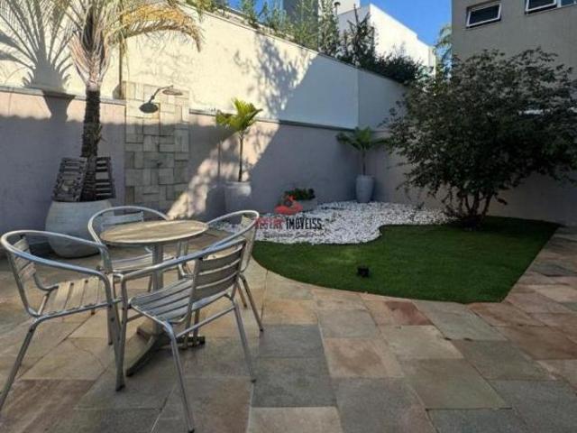 Sobrado com 4 quartos à venda condominio jardins roma Uberlândia/MG