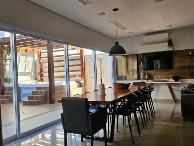Sobrado com 4 quartos à venda Condominio Varanda Sul Uberlândia/MG