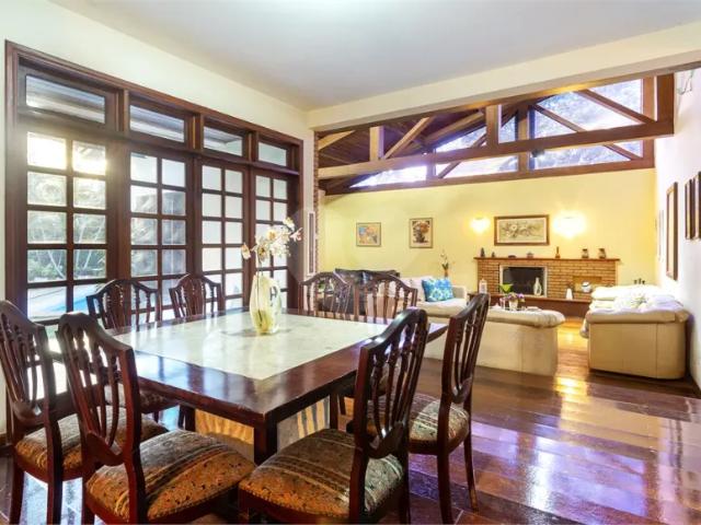 Sobrado à venda com 4 quartos, sendo 3 suítes, em Vila Nova Caledônia, São Paulo SP