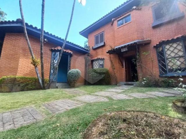 Sobrado à venda com 4 quartos, sendo 1 suíte, em Vila Costa do Sol, São Carlos