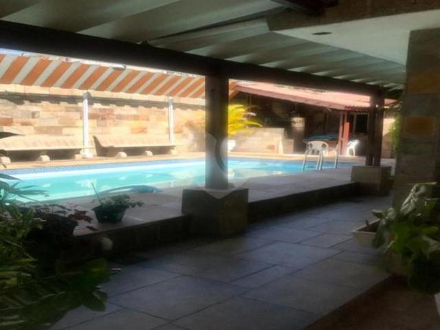Sobrado com 4 quartos à venda em Vila Ede SP