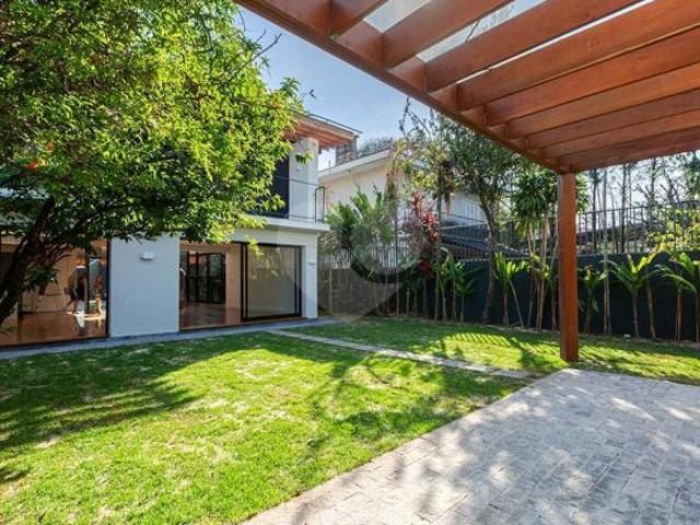 Sobrado com 4 quartos à venda em Alto de pinheiros SP