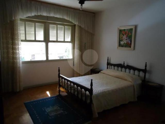Sobrado com 4 quartos à venda em Aparecida SP