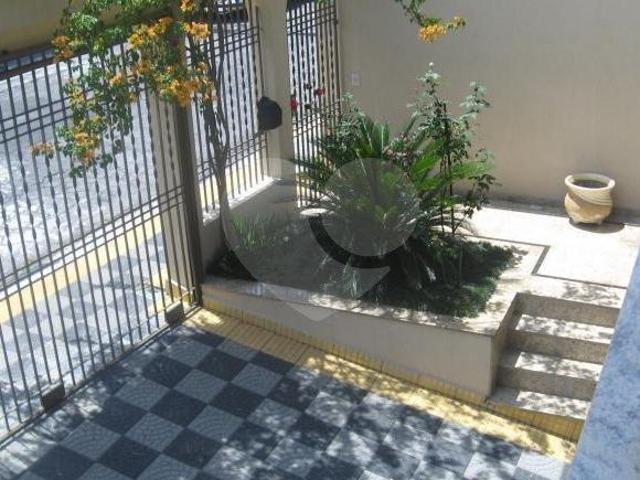 Sobrado com 4 quartos à venda em Bortolândia SP