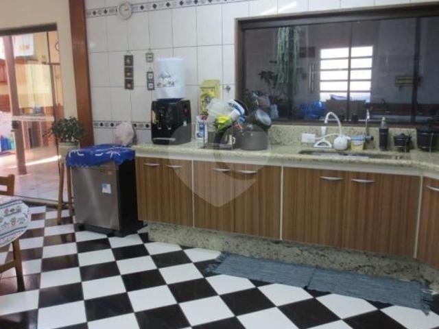 Sobrado com 4 quartos à venda em Cambuci SP