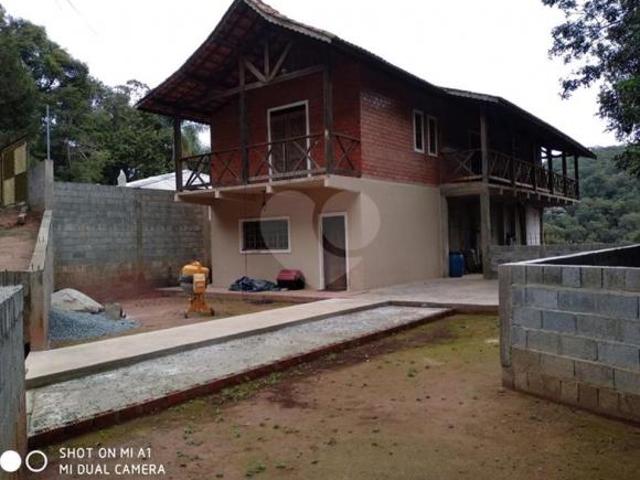 Sobrado com 4 quartos à venda em Caraguatá SP